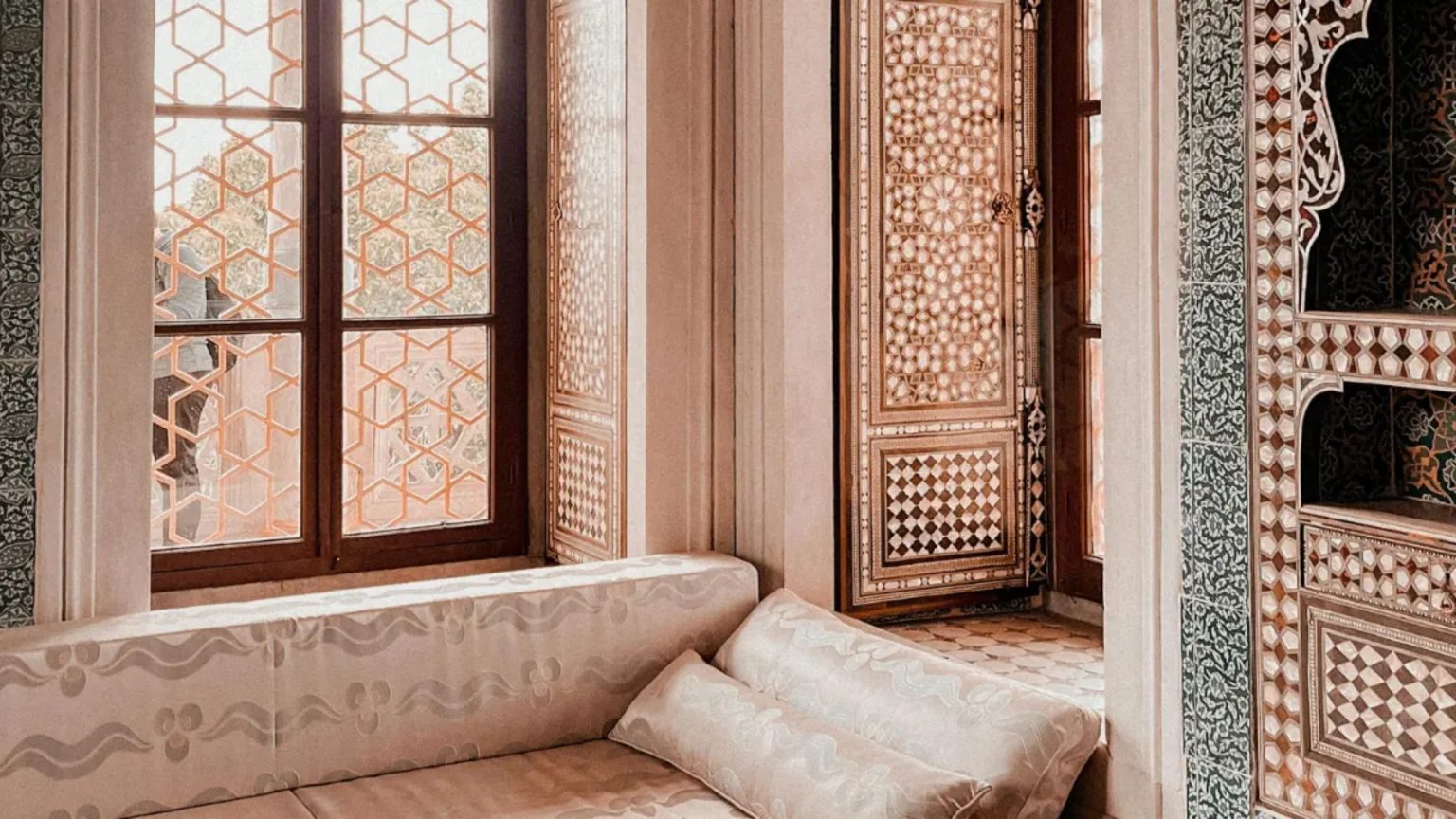 10 Modern Arabic Interior Design Ideas | Urbix